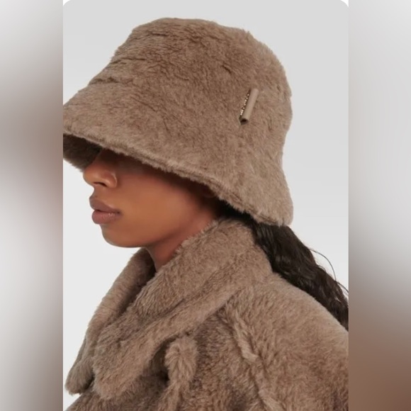 MaxMara | Accessories | Max Mara Labelcut Figura Logo Bucket Hat Size ...